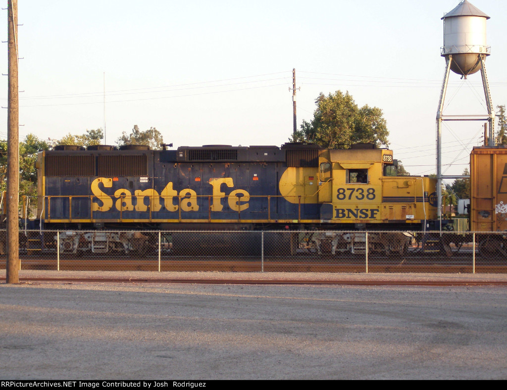 BNSF 8738 prepares to move again